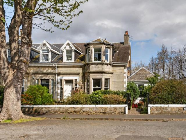 3 bedroom ground flat for sale