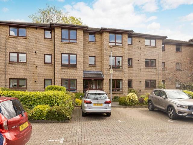 3 bedroom ground flat for sale
