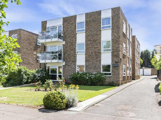 3 bedroom ground flat for sale