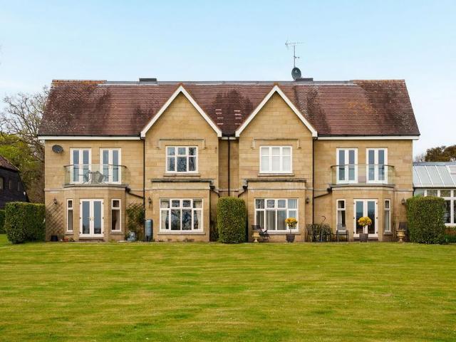 3 bedroom ground flat for sale