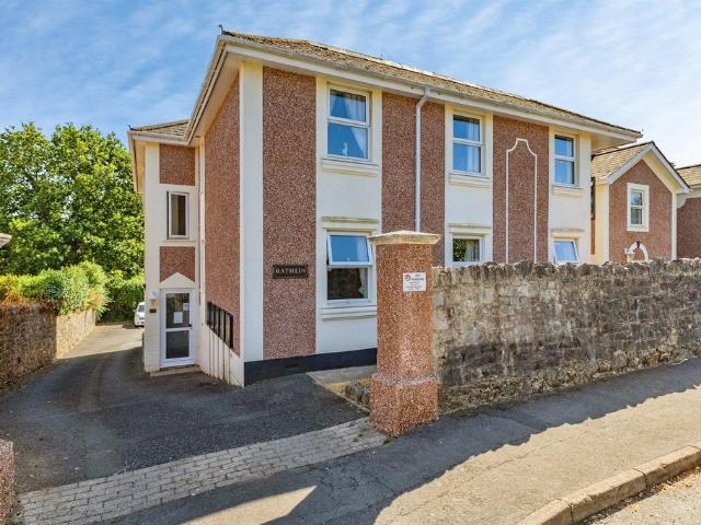 3 bedroom ground flat for sale