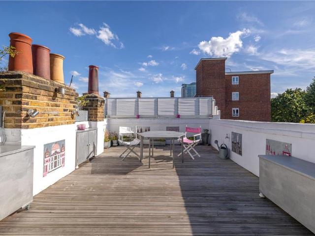 3 bedroom maisonette for sale