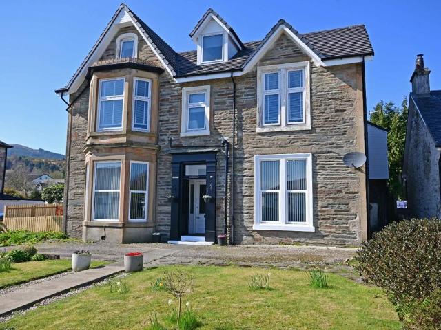 3 bedroom ground flat for sale