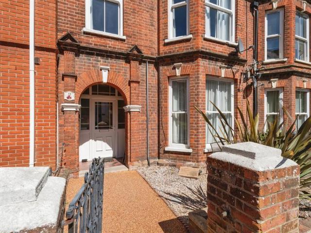 3 bedroom ground flat for sale