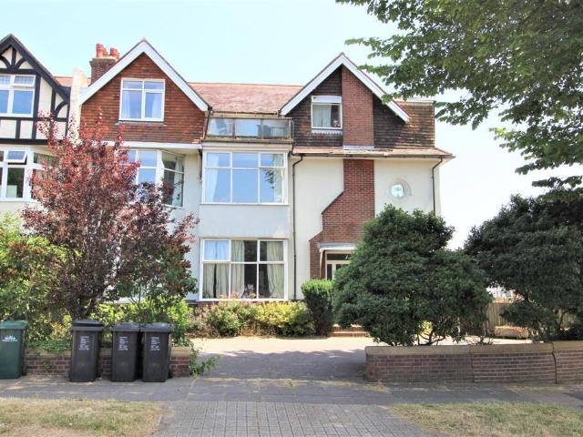 3 bedroom ground flat for sale