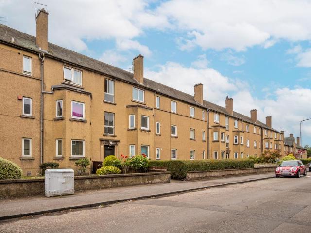 3 bedroom ground flat for sale