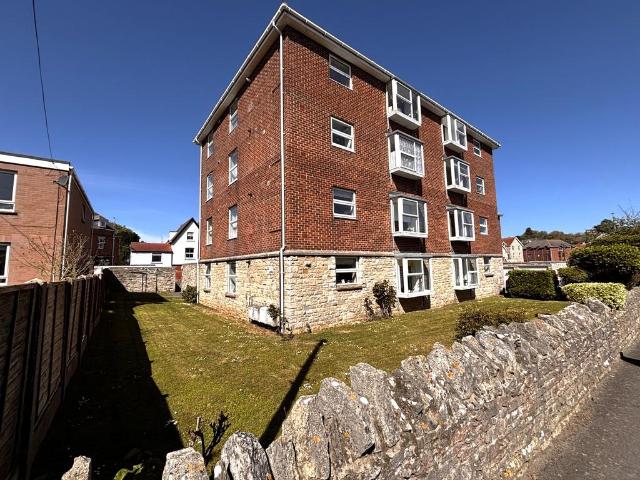 3 bedroom ground flat for sale