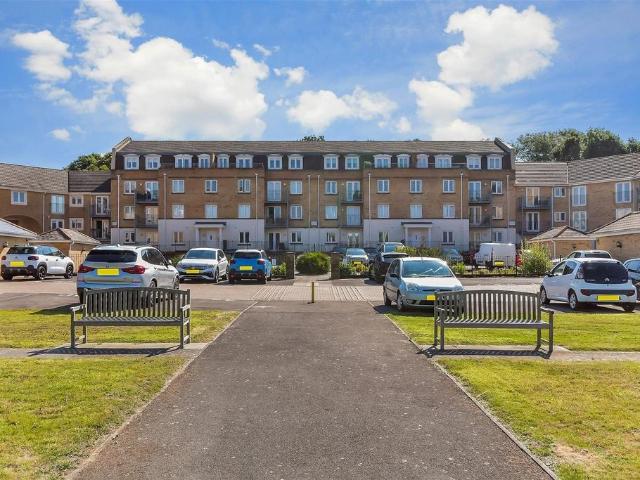 3 bedroom ground flat for sale
