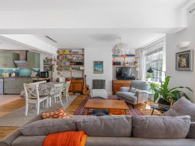 3 bedroom ground flat for sale