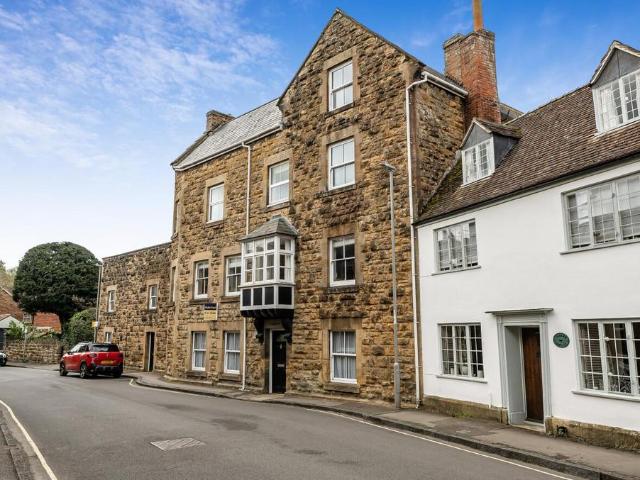 3 bedroom ground flat for sale
