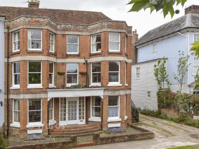 3 bedroom ground flat for sale