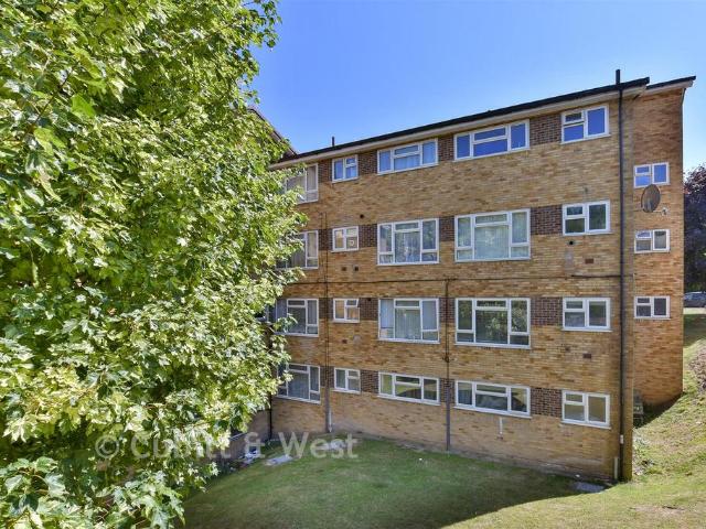 3 bedroom ground flat for sale