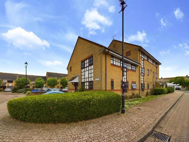 3 bedroom ground flat for sale