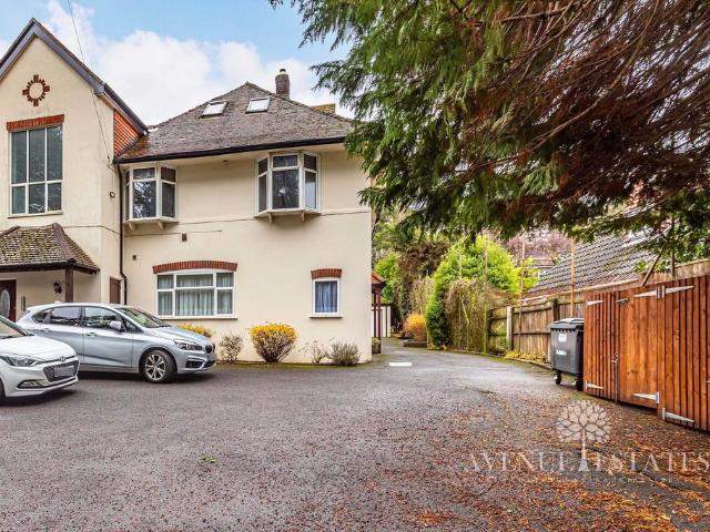 3 bedroom ground flat for sale