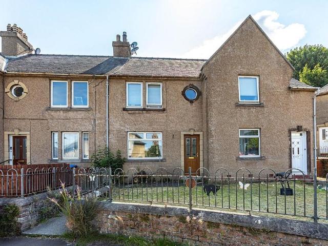 3 bedroom ground flat for sale