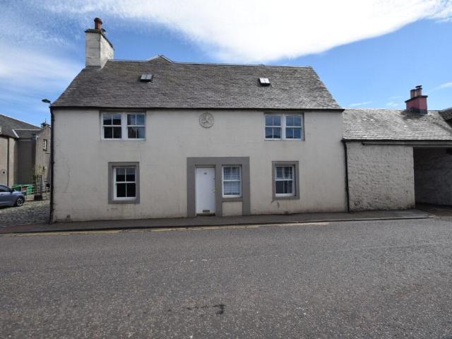 3 bedroom ground flat for sale
