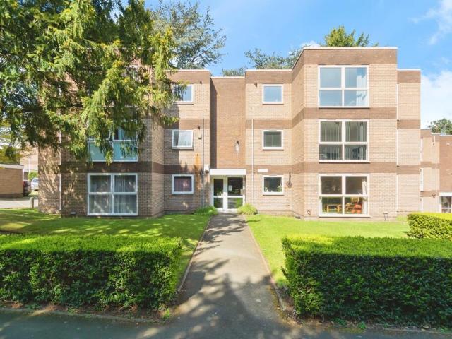 3 bedroom ground flat for sale