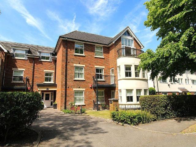 3 bedroom ground flat for sale