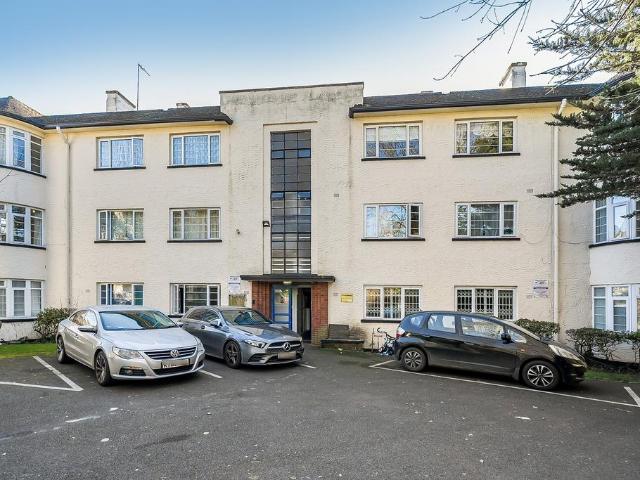 3 bedroom ground flat for sale