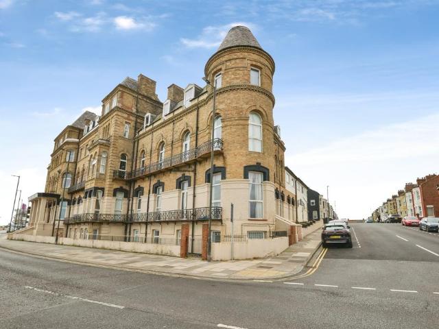 3 bedroom ground flat for sale