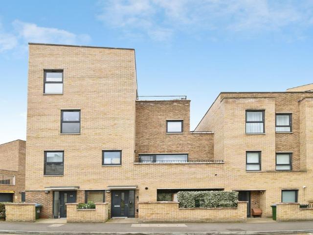 3 bedroom ground flat for sale