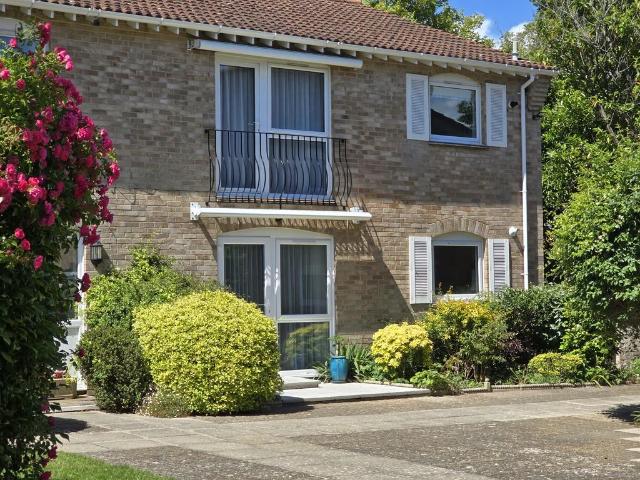 3 bedroom ground flat for sale