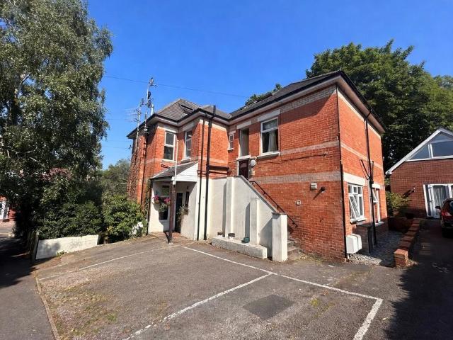 3 bedroom ground flat for sale
