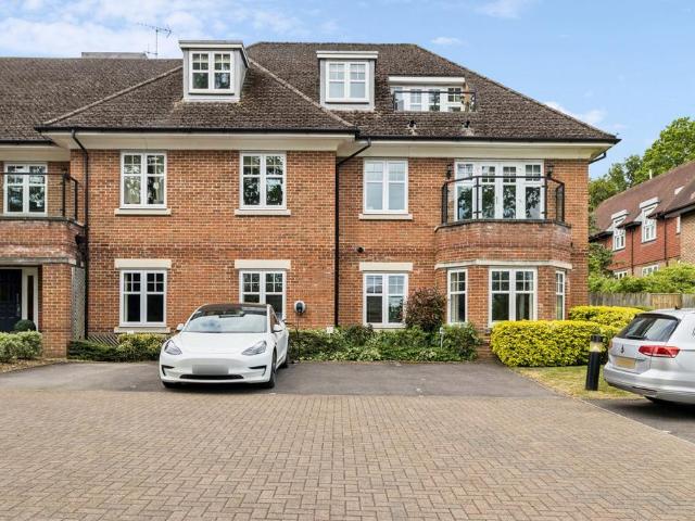 3 bedroom ground flat for sale