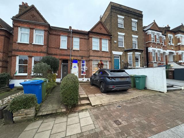 3 bedroom ground flat for sale
