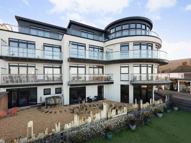3 bedroom ground flat for sale