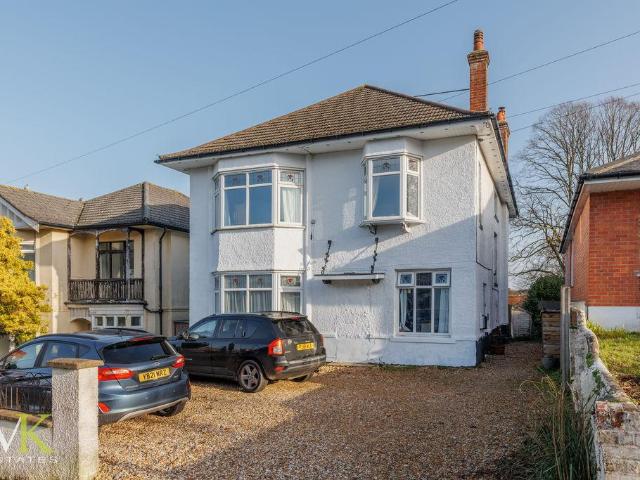 3 bedroom flat for sale