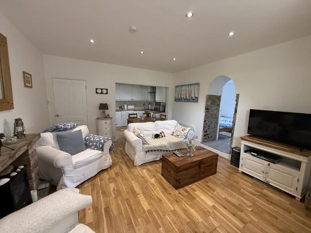 3 bedroom ground flat for sale