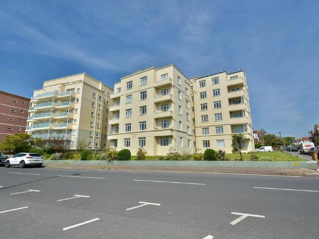 3 bedroom ground flat for sale