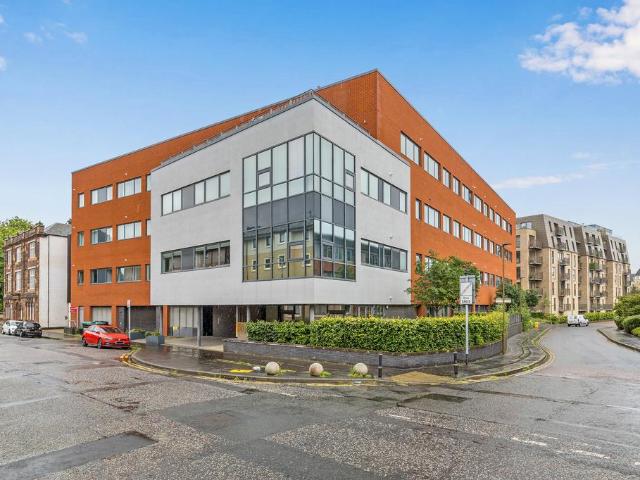 3 bedroom ground flat for sale