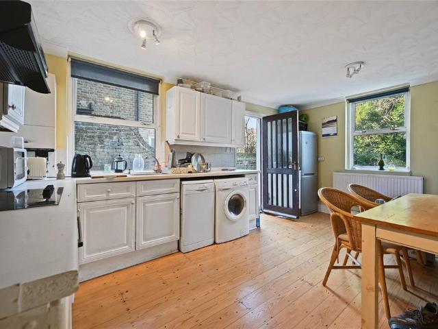 3 bedroom ground flat to rent
