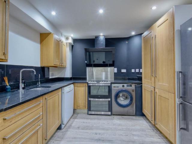 3 bedroom ground flat to rent