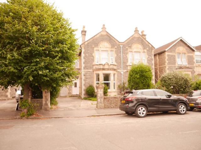 3 bedroom ground flat to rent