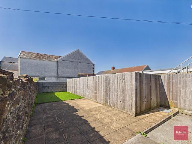 3 bedroom ground flat to rent