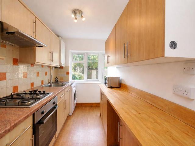 3 bedroom ground flat to rent