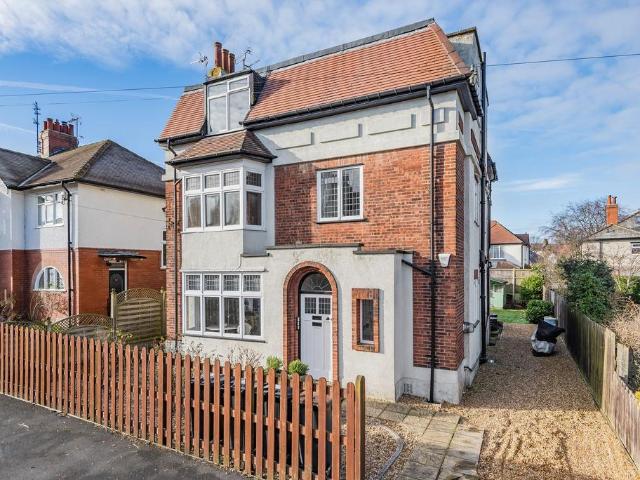 3 bedroom ground flat to rent
