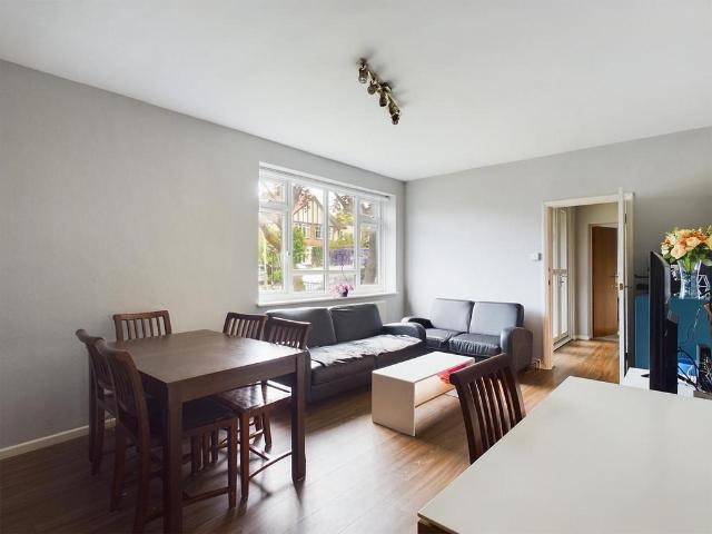 3 bedroom ground flat to rent