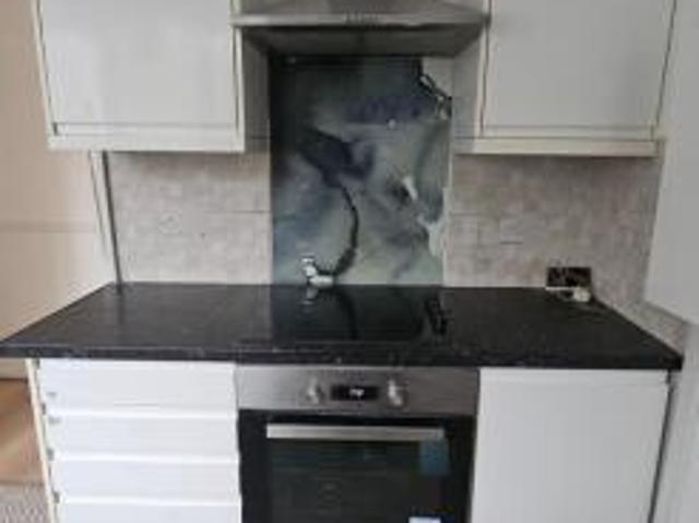 3 bedroom ground floor maisonette for rent in Sandford Close, London, E6
