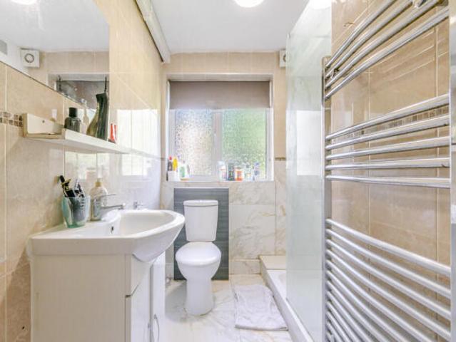 3 bedroom ground floor maisonette for sale in Heronslea, WD25