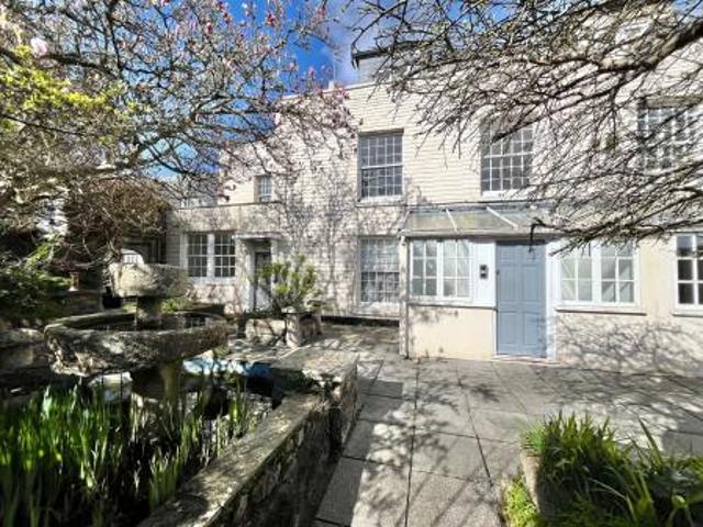 3 bedroom Ground floor maisonette To Let