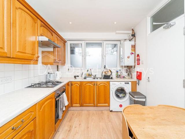 3 bedroom ground floor maisonette to rent
