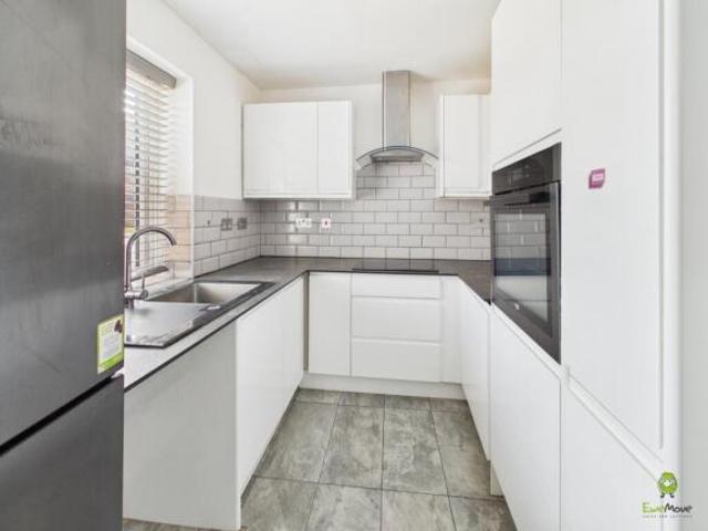 3 bedroom ground floor flat for rent in 35 Hilltop Gardens, Dartford, Kent. DA1 5JF, DA1