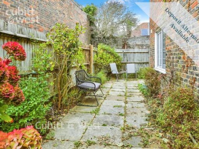 3 bedroom ground floor flat for rent in AVAILABLE IMMEDIATELY, Prince Regents Close, BN2