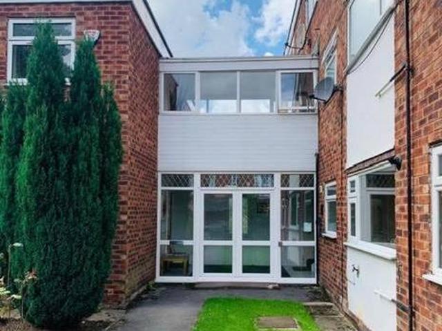 3 bedroom ground floor flat for rent in Bancroft Road Altrincham Greater Manchester WA15