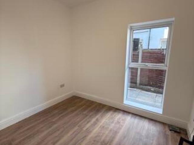 3 bedroom ground floor flat for rent in Beulah Hill, Upper Norwood, Croydon, London, SE19