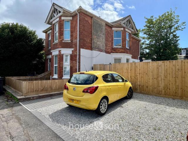 3 bedroom ground floor flat for rent in Belvedere Road, Charminster, BH3